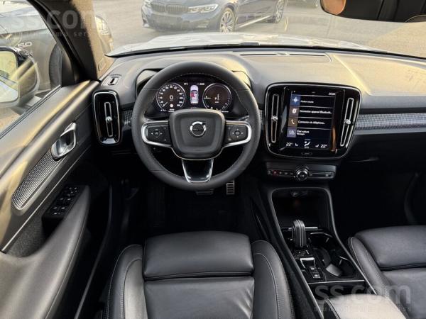 Pelēks Volvo XC40 2021 Jelgava, ar dzinēja tilpumu 1.50 L un nobraukumu 0 tūkst. km par 21500 €, foto 9 vietnē AUTOMOTO.COM.LV