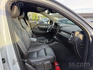 Pelēks Volvo XC40 2021 Jelgava, ar dzinēja tilpumu 1.50 L un nobraukumu 0 tūkst. km par 21500 €, foto 12 vietnē AUTOMOTO.COM.LV