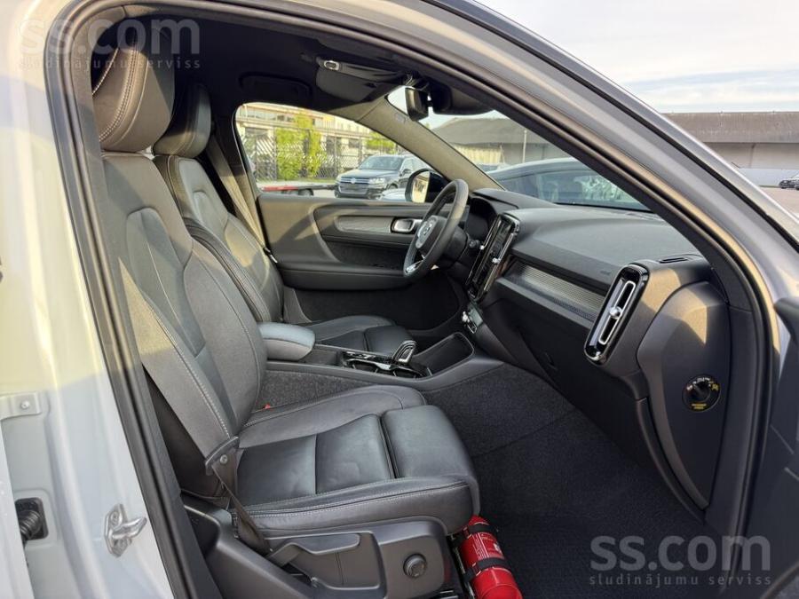 Pelēks Volvo XC40 2021 Jelgava, ar dzinēja tilpumu 1.50 L un nobraukumu 0 tūkst. km par 21500 €, foto 12 vietnē AUTOMOTO.COM.LV