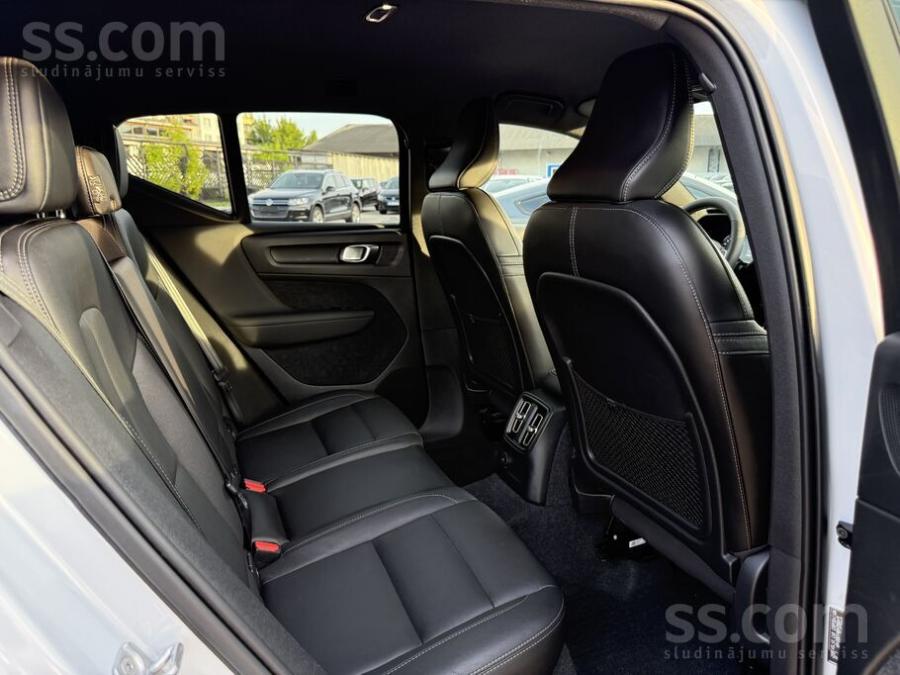 Pelēks Volvo XC40 2021 Jelgava, ar dzinēja tilpumu 1.50 L un nobraukumu 0 tūkst. km par 21500 €, foto 14 vietnē AUTOMOTO.COM.LV