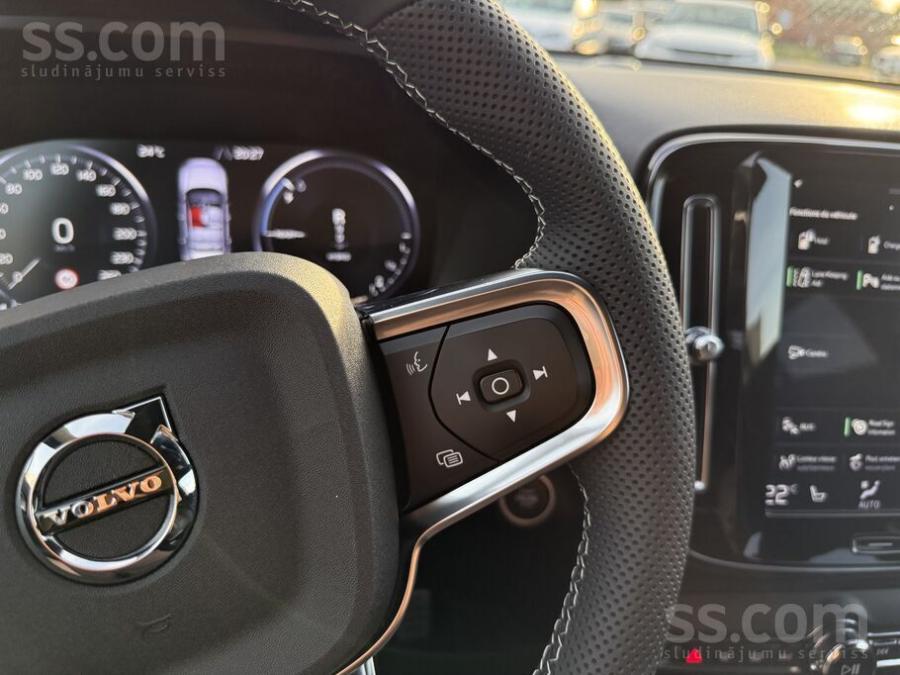 Pelēks Volvo XC40 2021 Jelgava, ar dzinēja tilpumu 1.50 L un nobraukumu 0 tūkst. km par 21500 €, foto 20 vietnē AUTOMOTO.COM.LV