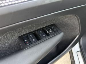 Pelēks Volvo XC40 2021 Jelgava, ar dzinēja tilpumu 1.50 L un nobraukumu 0 tūkst. km par 21500 €, foto 21 vietnē AUTOMOTO.COM.LV