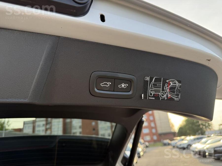 Pelēks Volvo XC40 2021 Jelgava, ar dzinēja tilpumu 1.50 L un nobraukumu 0 tūkst. km par 21500 €, foto 24 vietnē AUTOMOTO.COM.LV