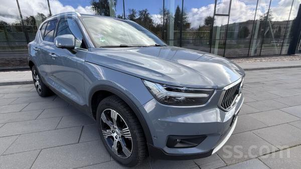Pelēks Volvo XC40 2021 Rīga, ar dzinēja tilpumu 1.50 L un nobraukumu 116 tūkst. km par 23900 €, foto 1 vietnē AUTOMOTO.COM.LV
