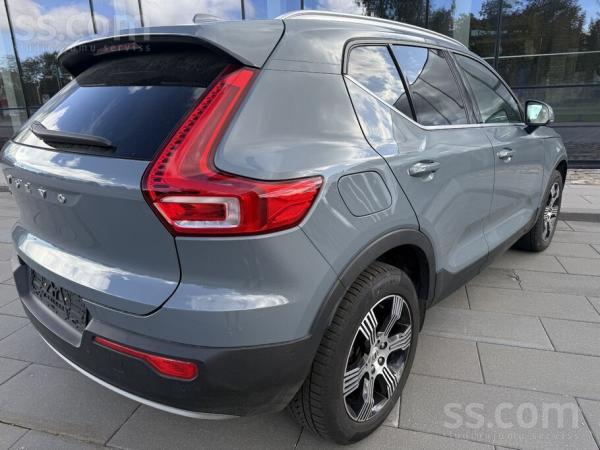 Pelēks Volvo XC40 2021 Rīga, ar dzinēja tilpumu 1.50 L un nobraukumu 116 tūkst. km par 23900 €, foto 4 vietnē AUTOMOTO.COM.LV