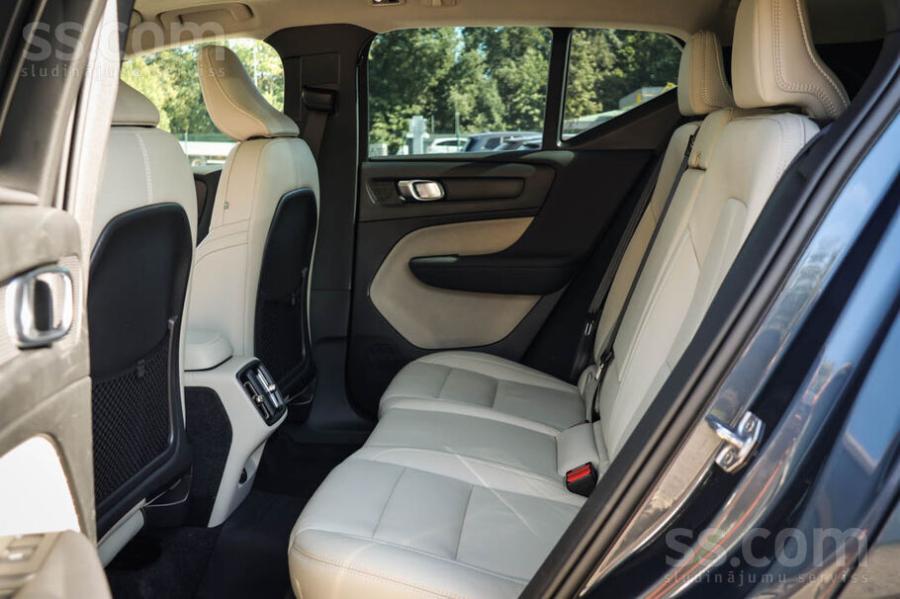 Pelēks Volvo XC40 2021 Tukums, ar dzinēja tilpumu 2.00 L un nobraukumu 215 tūkst. km par 18490 €, foto 8 vietnē AUTOMOTO.COM.LV