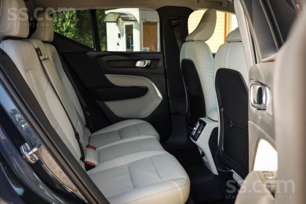 Grey Volvo XC40 2021 in Tukums, with an engine capacity of 2.00 L and mileage of 215 thousand km for 18490 €, photo 10 on AUTOMOTO.COM.LV