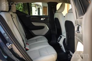 Pelēks Volvo XC40 2021 Tukums, ar dzinēja tilpumu 2.00 L un nobraukumu 215 tūkst. km par 18490 €, foto 10 vietnē AUTOMOTO.COM.LV