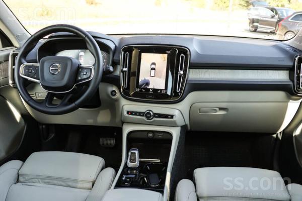 Grey Volvo XC40 2021 in Tukums, with an engine capacity of 2.00 L and mileage of 215 thousand km for 18490 €, photo 11 on AUTOMOTO.COM.LV