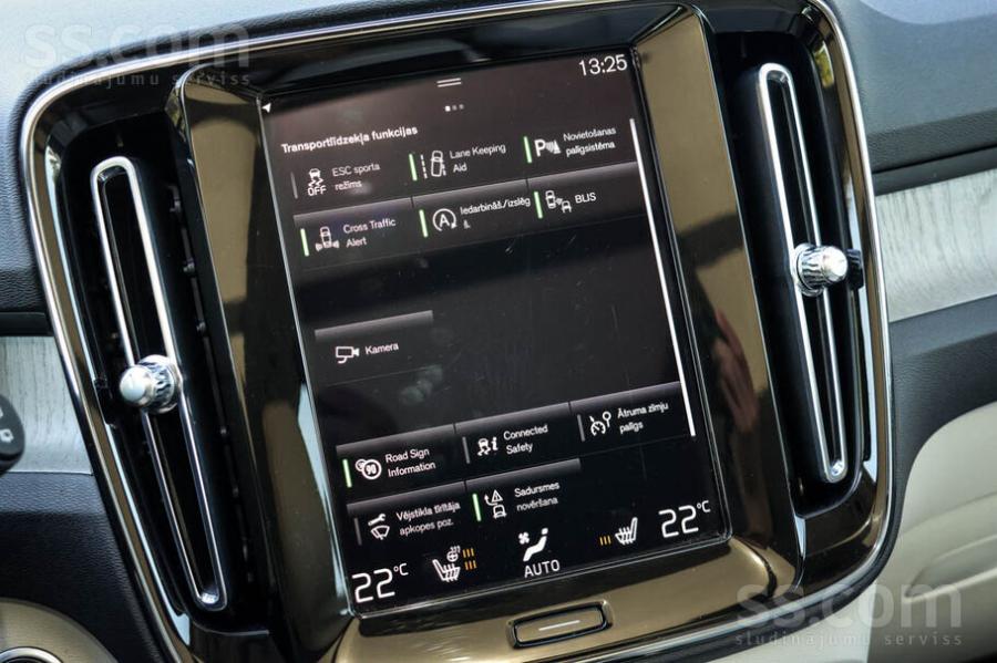 Pelēks Volvo XC40 2021 Tukums, ar dzinēja tilpumu 2.00 L un nobraukumu 215 tūkst. km par 18490 €, foto 15 vietnē AUTOMOTO.COM.LV