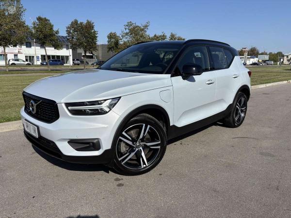 Pelēks Volvo XC40 2021 Panevēža, ar dzinēja tilpumu 1.48 L un nobraukumu 184 tūkst. km par 18300 €, foto 4 vietnē AUTOMOTO.COM.LV