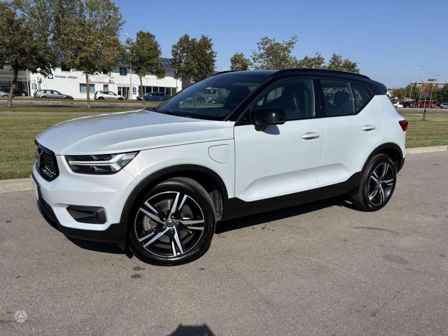 Pelēks Volvo XC40 2021 Panevēža, ar dzinēja tilpumu 1.48 L un nobraukumu 184 tūkst. km par 18300 €, foto 5 vietnē AUTOMOTO.COM.LV