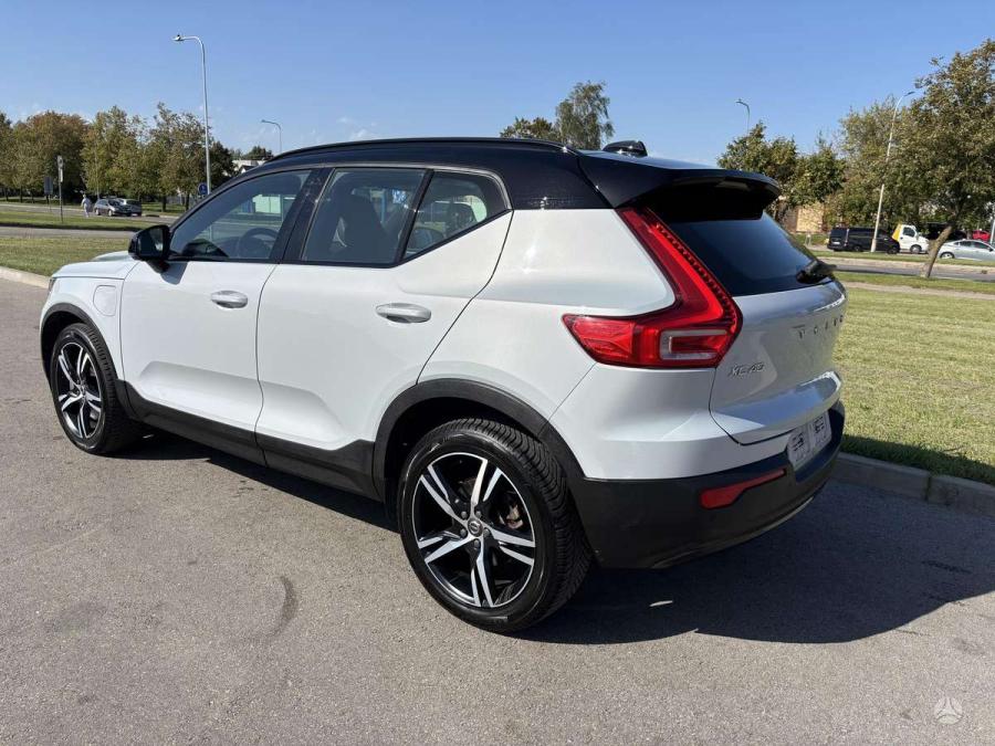 Pelēks Volvo XC40 2021 Panevēža, ar dzinēja tilpumu 1.48 L un nobraukumu 184 tūkst. km par 18300 €, foto 8 vietnē AUTOMOTO.COM.LV