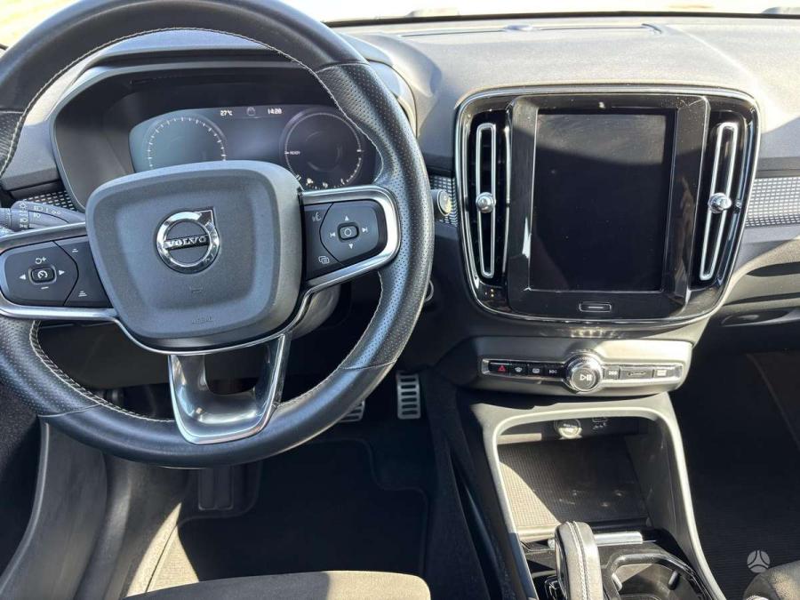 Pelēks Volvo XC40 2021 Panevēža, ar dzinēja tilpumu 1.48 L un nobraukumu 184 tūkst. km par 18300 €, foto 14 vietnē AUTOMOTO.COM.LV