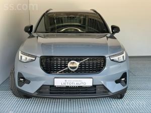 Pelēks Volvo XC40 2022 Rīga, ar dzinēja tilpumu 2.00 L un nobraukumu 24 tūkst. km par 32990 €, foto 3 vietnē AUTOMOTO.COM.LV