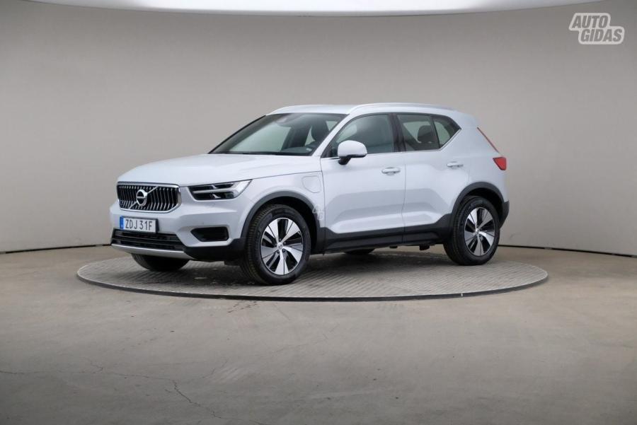 Grey Volvo XC40 2022 in Kaunas, with an engine capacity of 0.00 L and mileage of 67 thousand km for 34831 €, photo 1 on AUTOMOTO.COM.LV