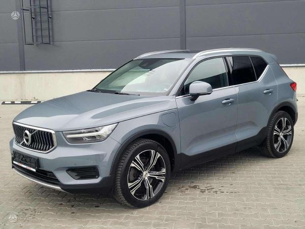 Grey Volvo XC40 2022 in Siauliai, with an engine capacity of 1.48 L and mileage of 117 thousand km for 22950 €, photo 2 on AUTOMOTO.COM.LV