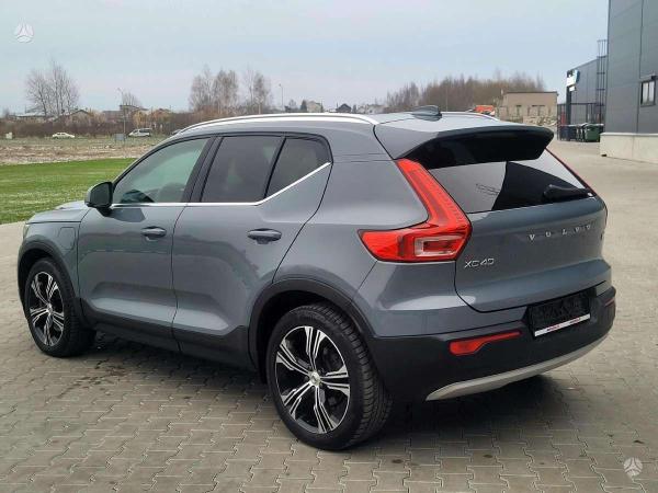 Grey Volvo XC40 2022 in Siauliai, with an engine capacity of 1.48 L and mileage of 117 thousand km for 22950 €, photo 4 on AUTOMOTO.COM.LV