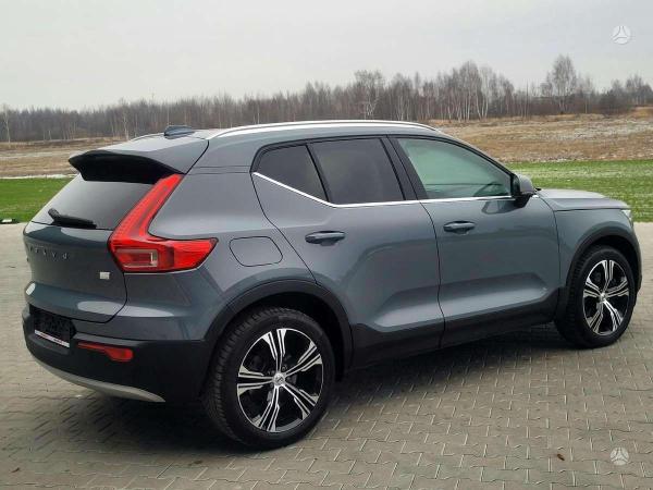 Grey Volvo XC40 2022 in Siauliai, with an engine capacity of 1.48 L and mileage of 117 thousand km for 22950 €, photo 5 on AUTOMOTO.COM.LV