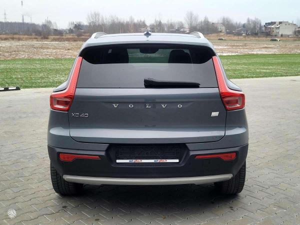 Grey Volvo XC40 2022 in Siauliai, with an engine capacity of 1.48 L and mileage of 117 thousand km for 22950 €, photo 6 on AUTOMOTO.COM.LV