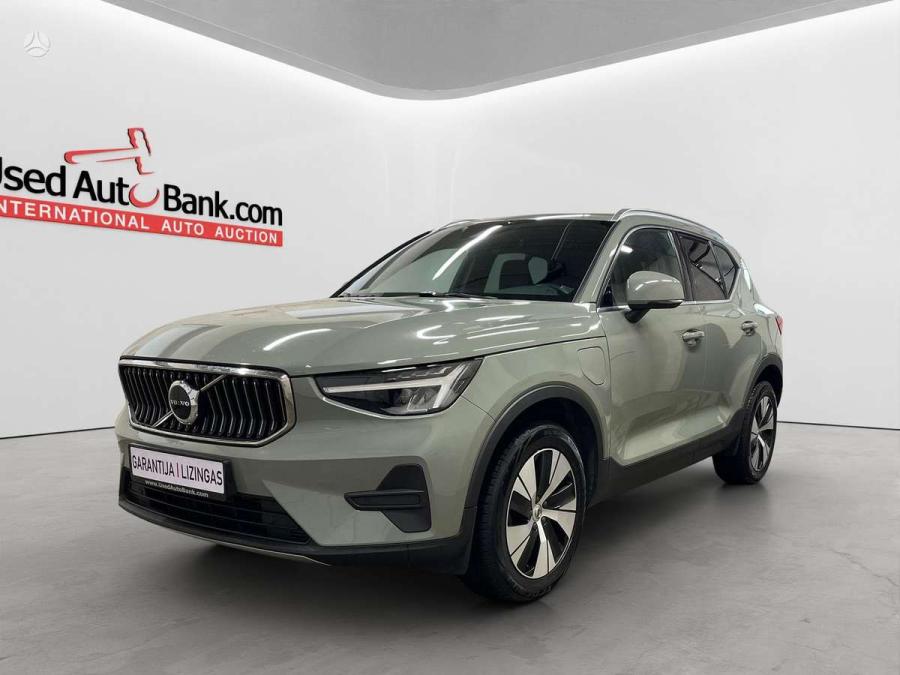 Grey Volvo XC40 2022 in Marijampole, with an engine capacity of 1.48 L and mileage of 180 thousand km for 19348 €, photo 1 on AUTOMOTO.COM.LV