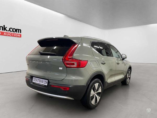 Pelēks Volvo XC40 2022 Marijampole, ar dzinēja tilpumu 1.48 L un nobraukumu 180 tūkst. km par 19348 €, foto 4 vietnē AUTOMOTO.COM.LV