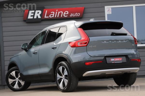 Grey Volvo XC40 2022 in Tukums, with an engine capacity of 1.50 L and mileage of 124 thousand km for 21900 €, photo 4 on AUTOMOTO.COM.LV