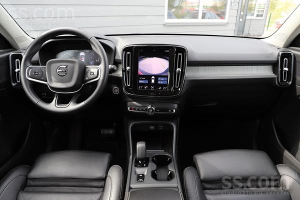 Grey Volvo XC40 2022 in Tukums, with an engine capacity of 1.50 L and mileage of 124 thousand km for 21900 €, photo 7 on AUTOMOTO.COM.LV
