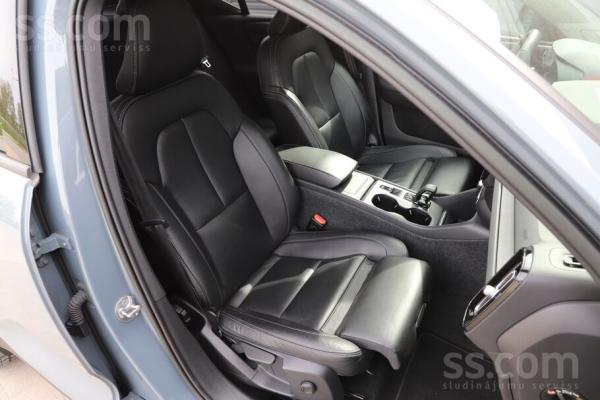 Grey Volvo XC40 2022 in Tukums, with an engine capacity of 1.50 L and mileage of 124 thousand km for 21900 €, photo 8 on AUTOMOTO.COM.LV
