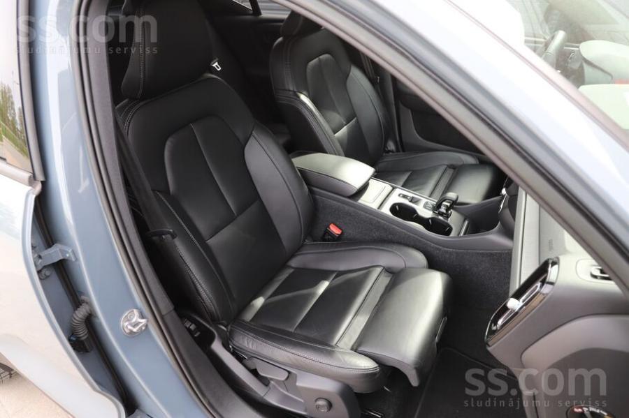 Pelēks Volvo XC40 2022 Tukums, ar dzinēja tilpumu 1.50 L un nobraukumu 124 tūkst. km par 21900 €, foto 9 vietnē AUTOMOTO.COM.LV