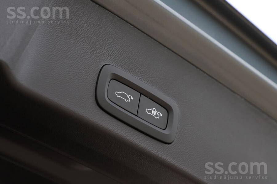 Pelēks Volvo XC40 2022 Tukums, ar dzinēja tilpumu 1.50 L un nobraukumu 124 tūkst. km par 21900 €, foto 17 vietnē AUTOMOTO.COM.LV