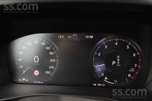 Pelēks Volvo XC40 2022 Tukums, ar dzinēja tilpumu 1.50 L un nobraukumu 124 tūkst. km par 21900 €, foto 18 vietnē AUTOMOTO.COM.LV