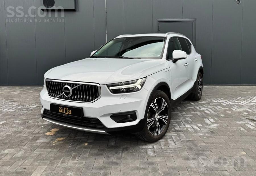 Серый Вольво XC40 2022 в Кулдига, объемом двигателя 1.50 л и пробегом 0 тыс. км за 24690 €, фото 1 на AUTOMOTO.COM.LV
