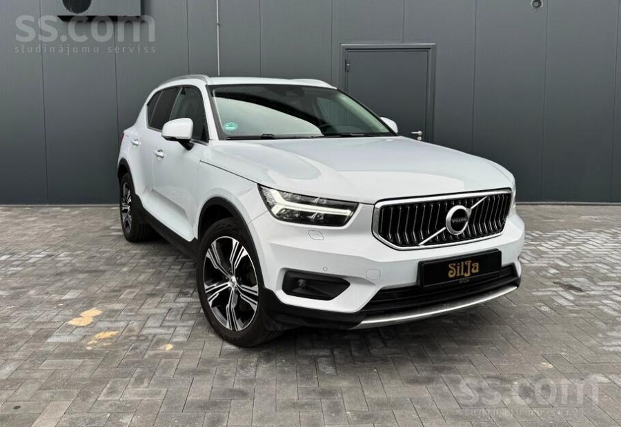 Серый Вольво XC40 2022 в Кулдига, объемом двигателя 1.50 л и пробегом 0 тыс. км за 24690 €, фото 3 на AUTOMOTO.COM.LV
