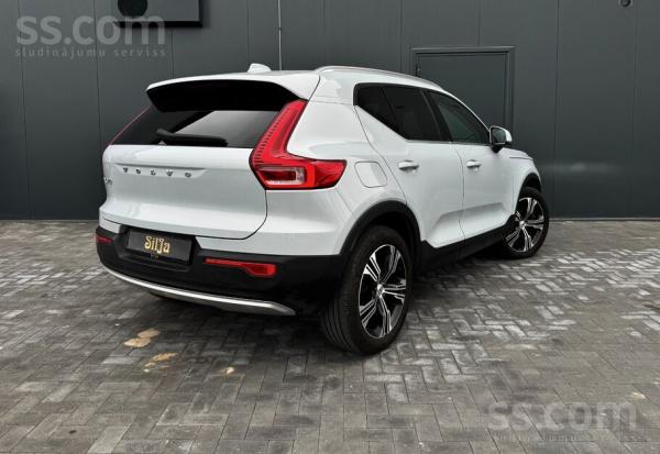 Pelēks Volvo XC40 2022 Kuldīga, ar dzinēja tilpumu 1.50 L un nobraukumu 0 tūkst. km par 24690 €, foto 3 vietnē AUTOMOTO.COM.LV
