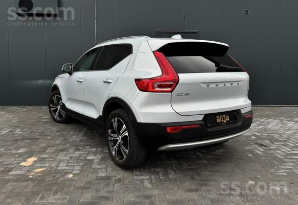 Pelēks Volvo XC40 2022 Kuldīga, ar dzinēja tilpumu 1.50 L un nobraukumu 0 tūkst. km par 24690 €, foto 4 vietnē AUTOMOTO.COM.LV