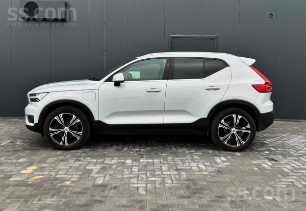 Pelēks Volvo XC40 2022 Kuldīga, ar dzinēja tilpumu 1.50 L un nobraukumu 0 tūkst. km par 24690 €, foto 5 vietnē AUTOMOTO.COM.LV