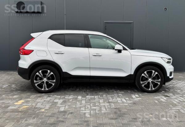 Pelēks Volvo XC40 2022 Kuldīga, ar dzinēja tilpumu 1.50 L un nobraukumu 0 tūkst. km par 24690 €, foto 6 vietnē AUTOMOTO.COM.LV