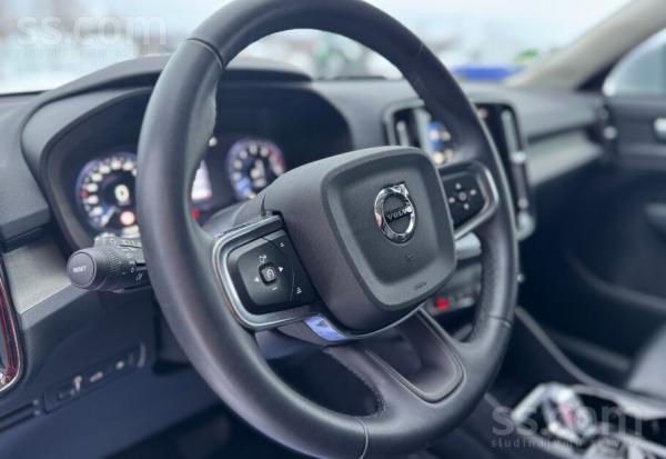 Pelēks Volvo XC40 2022 Kuldīga, ar dzinēja tilpumu 1.50 L un nobraukumu 0 tūkst. km par 24690 €, foto 10 vietnē AUTOMOTO.COM.LV