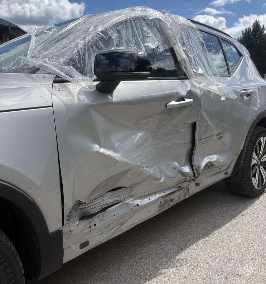 Серый Вольво XC40 2022 в Каунас, объемом двигателя 0.00 л и пробегом 40 тыс. км за 15999 €, фото 6 на AUTOMOTO.COM.LV