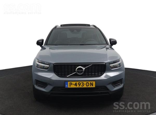 Grey Volvo XC40 2022 in Valmiera, with an engine capacity of 1.50 L and mileage of 156 thousand km for 24800 €, photo 2 on AUTOMOTO.COM.LV