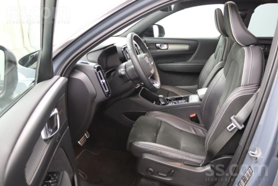 Grey Volvo XC40 2022 in Valmiera, with an engine capacity of 1.50 L and mileage of 156 thousand km for 24800 €, photo 8 on AUTOMOTO.COM.LV
