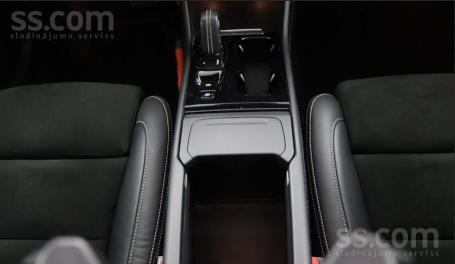 Grey Volvo XC40 2022 in Valmiera, with an engine capacity of 1.50 L and mileage of 156 thousand km for 24800 €, photo 13 on AUTOMOTO.COM.LV