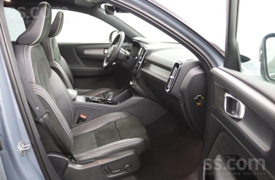 Grey Volvo XC40 2022 in Valmiera, with an engine capacity of 1.50 L and mileage of 156 thousand km for 24800 €, photo 18 on AUTOMOTO.COM.LV