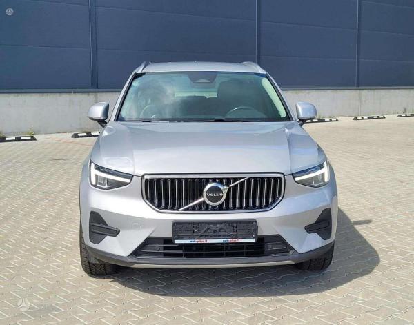 Grey Volvo XC40 2022 in Siauliai, with an engine capacity of 1.97 L and mileage of 186 thousand km for 21250 €, photo 2 on AUTOMOTO.COM.LV