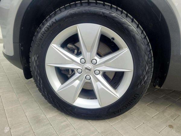 Grey Volvo XC40 2022 in Siauliai, with an engine capacity of 1.97 L and mileage of 186 thousand km for 21250 €, photo 9 on AUTOMOTO.COM.LV