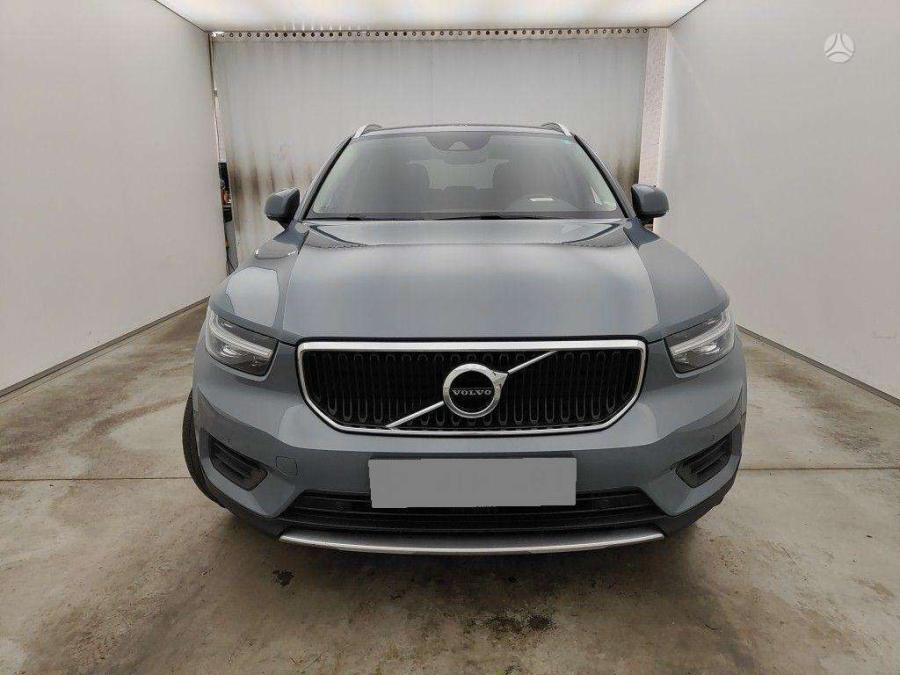 Grey Volvo XC40 2022 in Vilnius, with an engine capacity of 1.48 L and mileage of 136 thousand km for 19000 €, photo 1 on AUTOMOTO.COM.LV