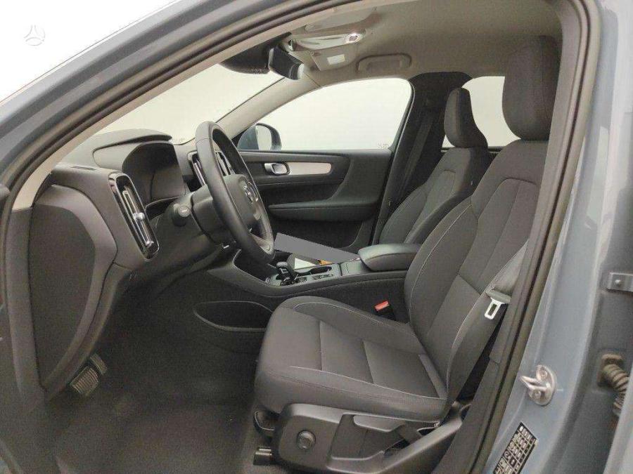 Grey Volvo XC40 2022 in Vilnius, with an engine capacity of 1.48 L and mileage of 136 thousand km for 19000 €, photo 8 on AUTOMOTO.COM.LV