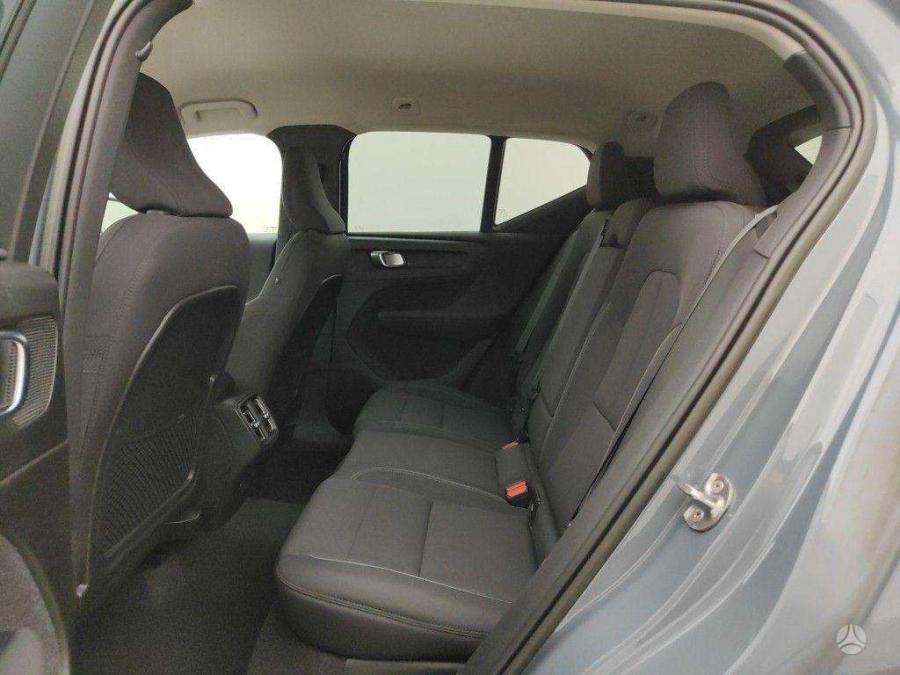 Grey Volvo XC40 2022 in Vilnius, with an engine capacity of 1.48 L and mileage of 136 thousand km for 19000 €, photo 14 on AUTOMOTO.COM.LV