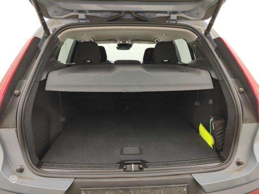 Grey Volvo XC40 2022 in Vilnius, with an engine capacity of 1.48 L and mileage of 136 thousand km for 19000 €, photo 15 on AUTOMOTO.COM.LV